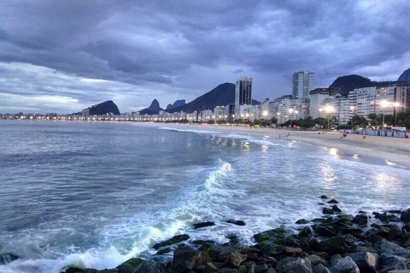 Praia do Leme: como chegar, melhor ponto e o que fazer